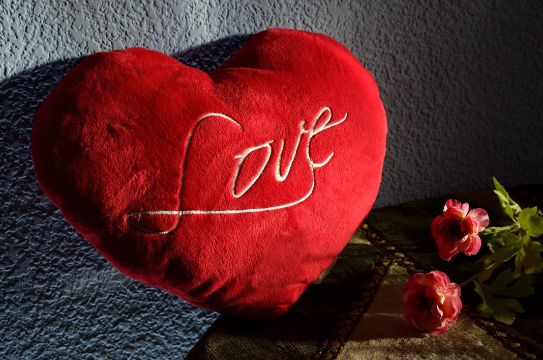 Traditional Symbols of Valentine’s Day | RitiRiwaz